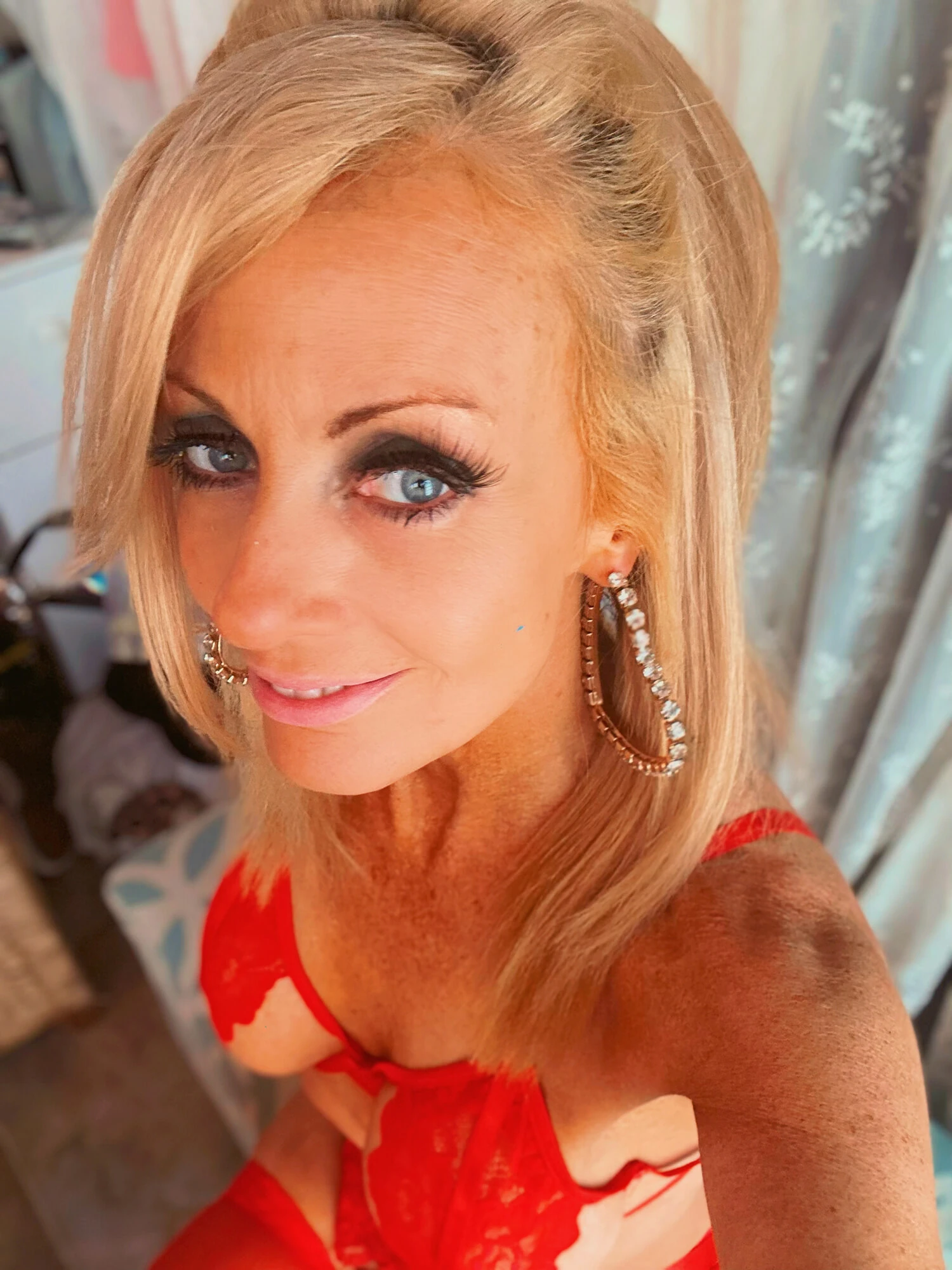 Lady In Red 4 Nude Pics Xhamster