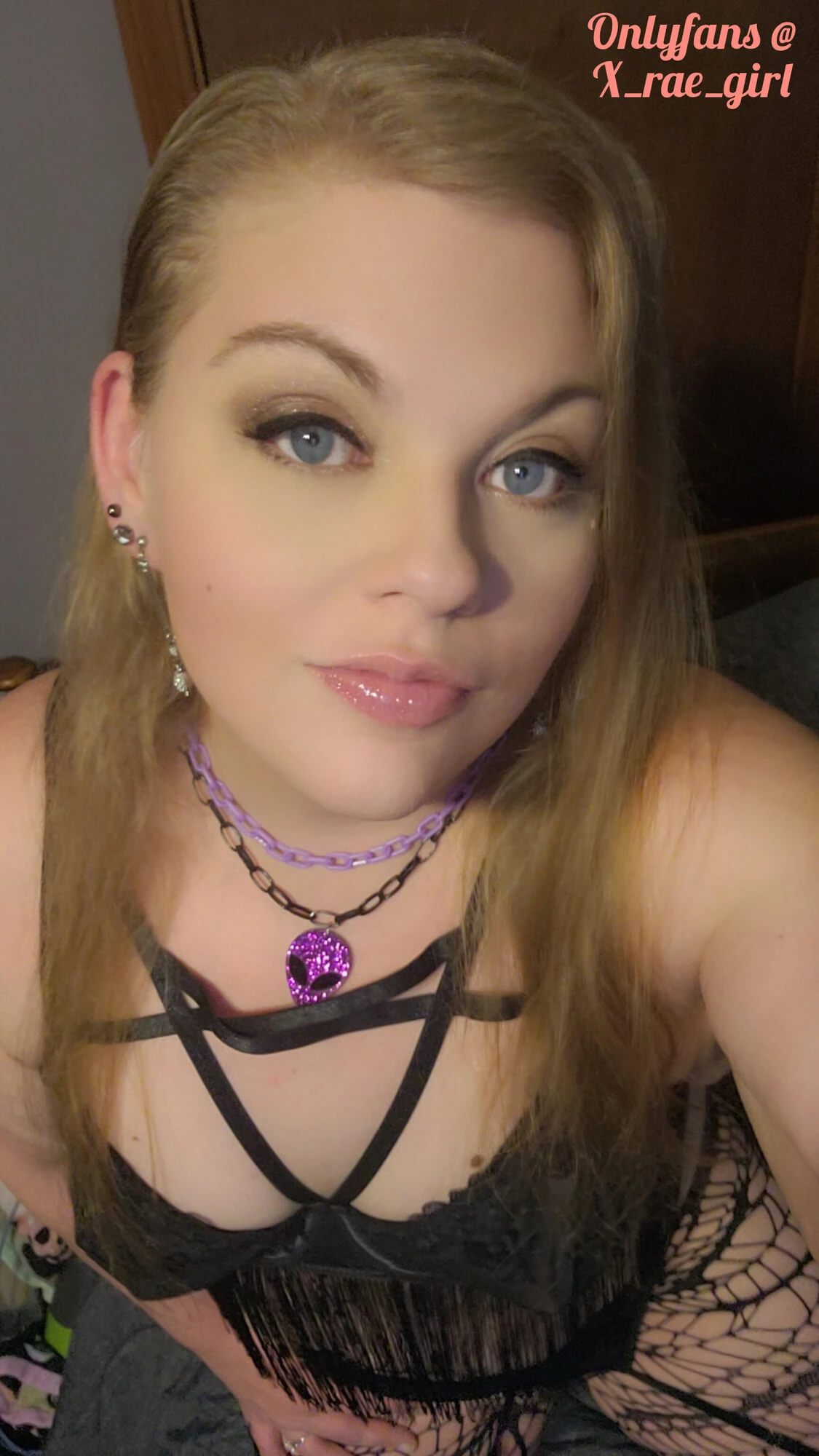 Showing Off My Sexy Thighs Big Ass Cute Feet And Small Bo 8 Nude Pics Xhamster